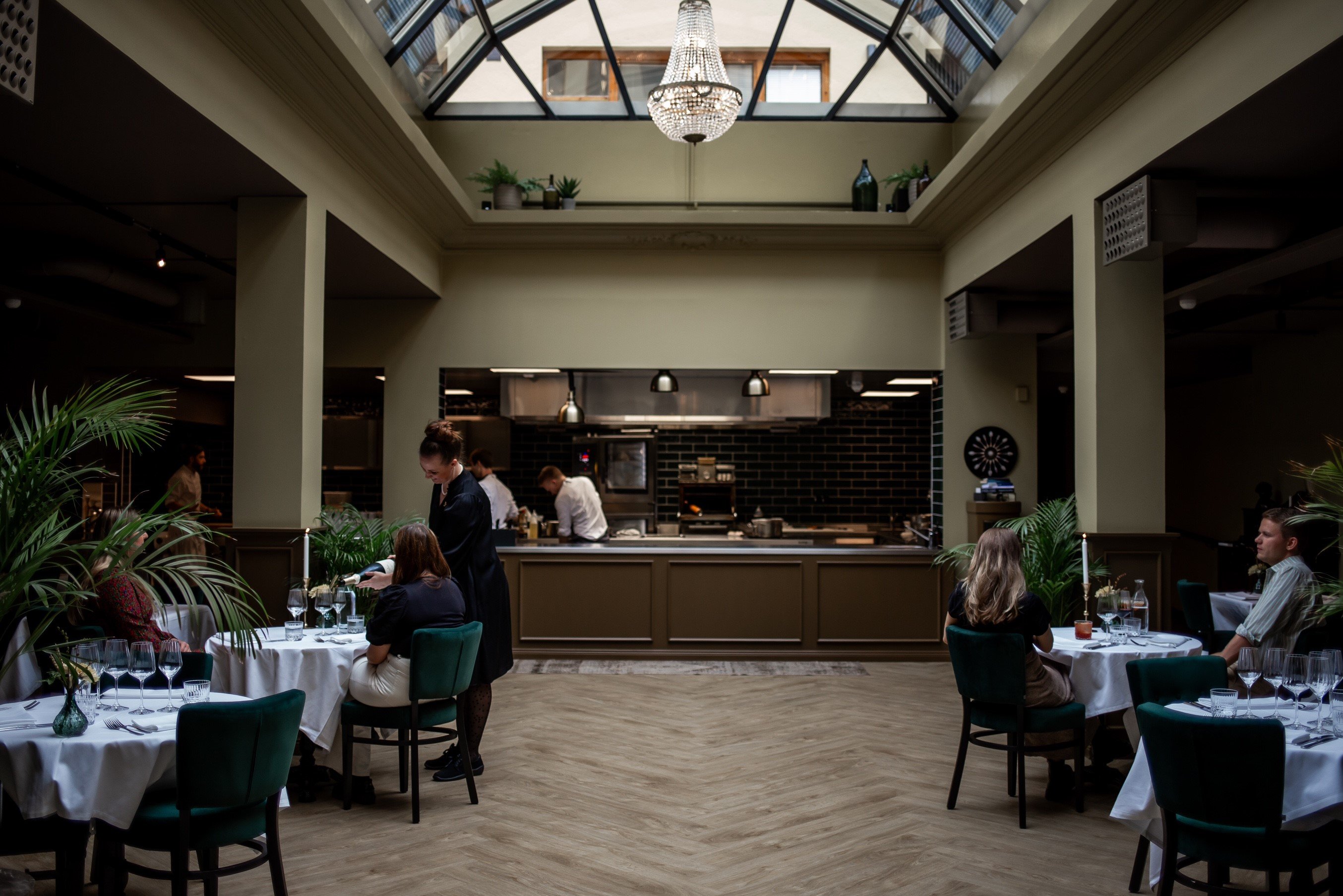 ”Ei meidän pitänyt edes avata uutta ravintolaa, mutta oikea tila vain osui kohdalle!” | Case ...